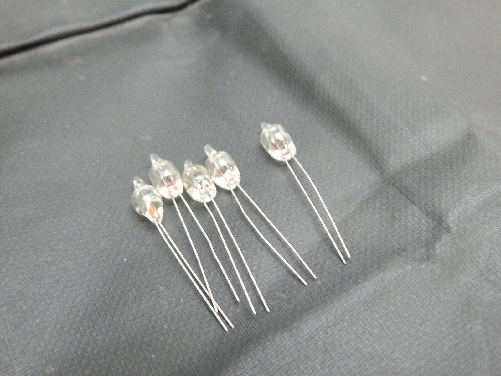 CHICAGO A1B NEON MINI GLOW LAMP ORANGE 65VAC 90VDC RADIAL R6.2MM -LOT ...