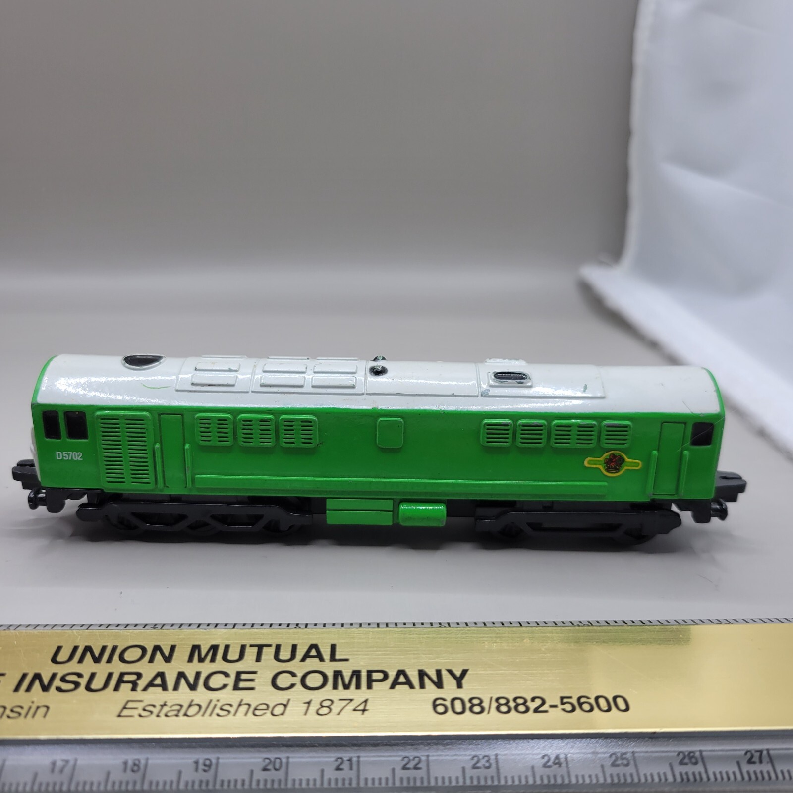 Ertl Thomas the Train Cars 1 black Train Car & 1 Green Train Car Total ...