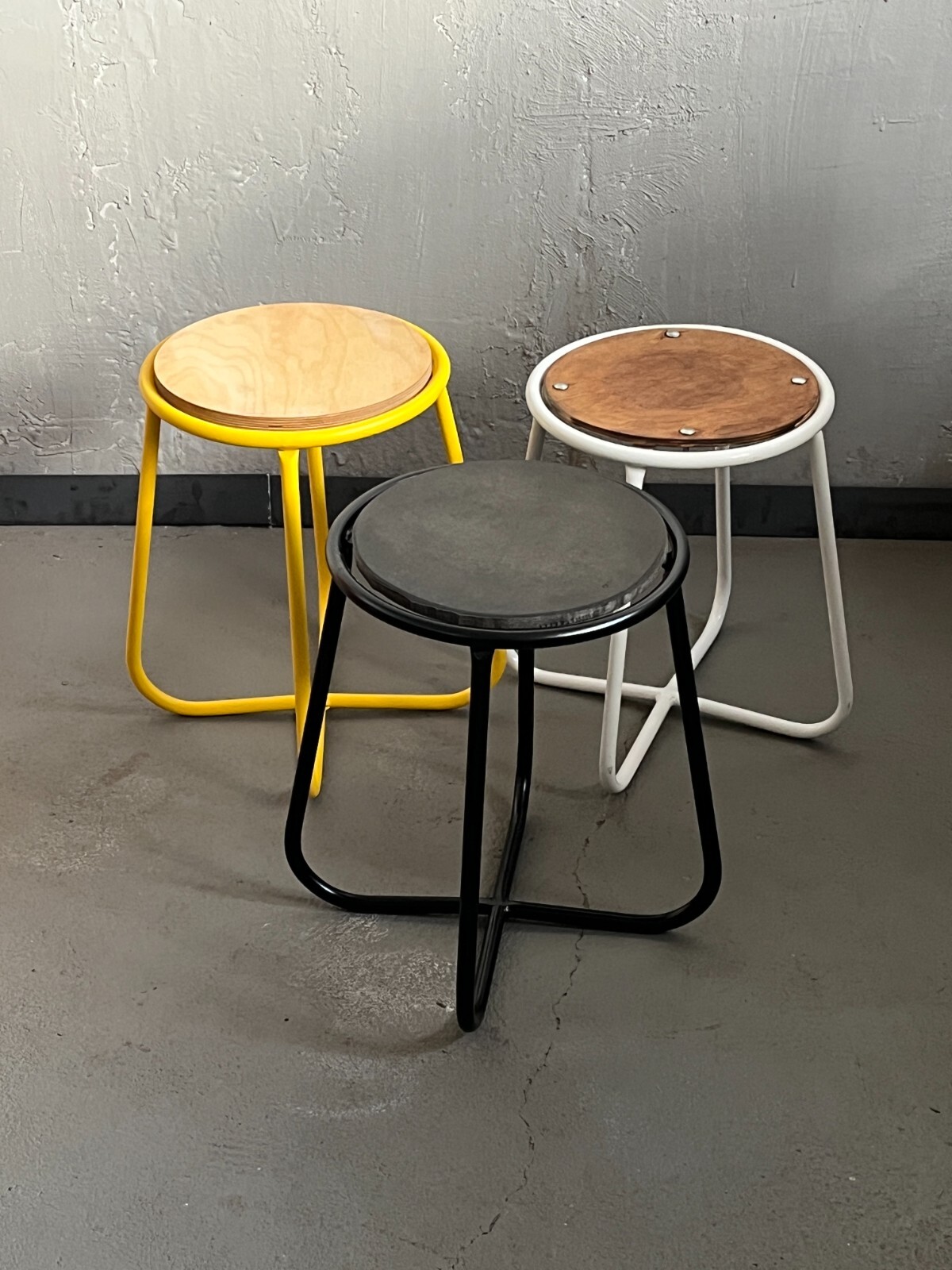 Bunte Industrial Hocker Fabrikhocker Industrielle Hocker ...