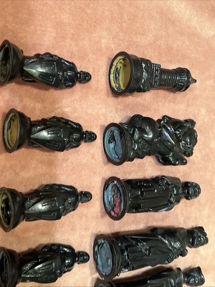 E.S. Lowe ANRI Medieval Renaissance Vtg Plastic Chess Incomplete Set 32 ...