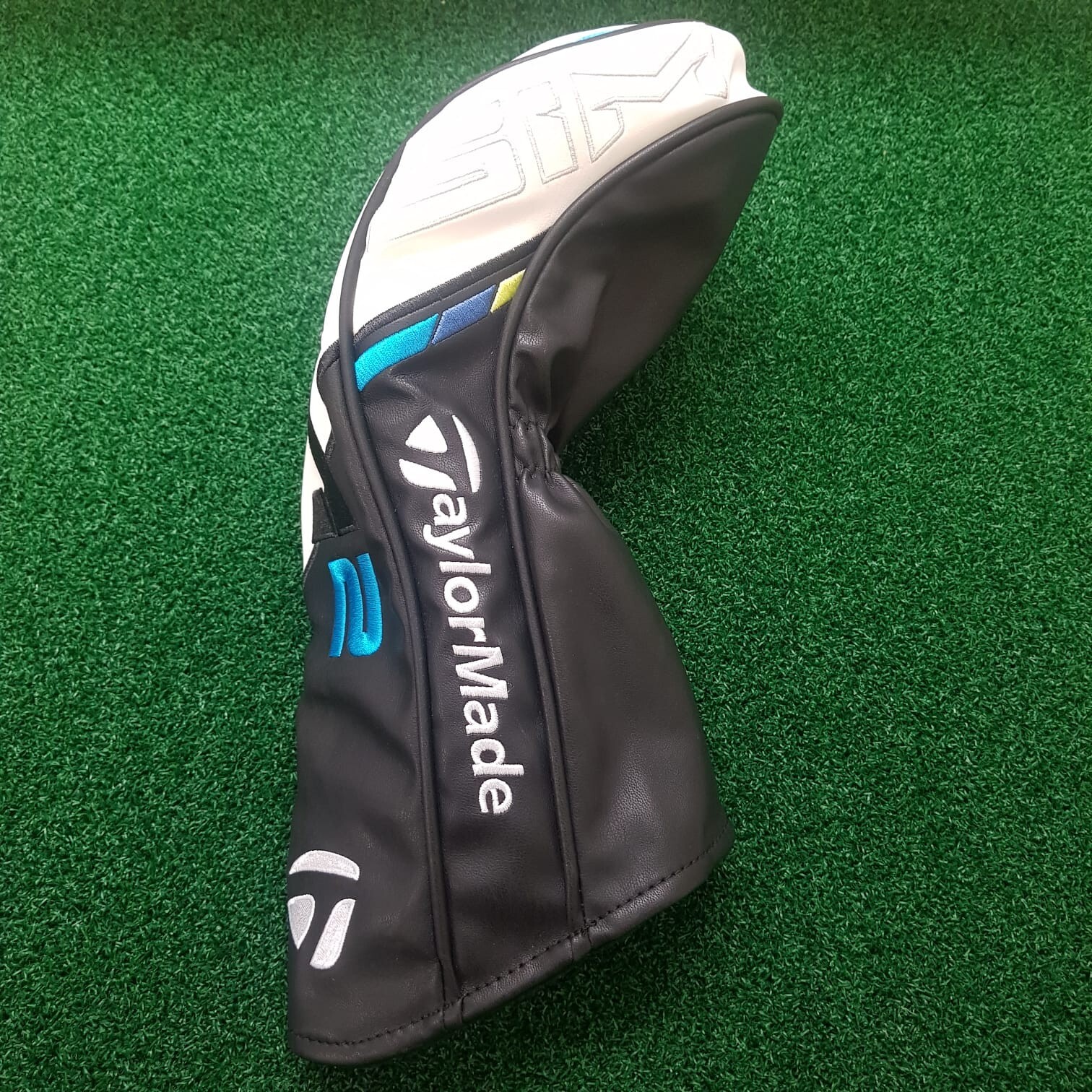 DEMO MODEL - TAYLORMADE SIM2 GOLF HEADCOVER - SIM2 Driver Wood cover ...