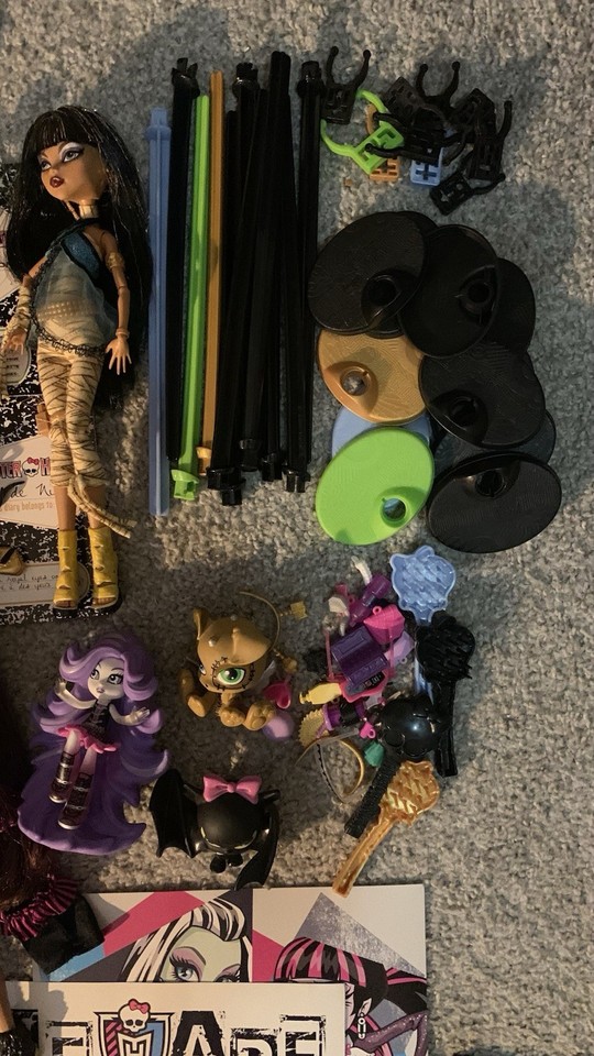 Monster high Lot Of 9 With Stands, Posters And Accessories MH Figures ...