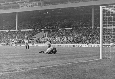 Bobby Stokes winning goal for Southampton FC in the 1976 FA Cup Final ...