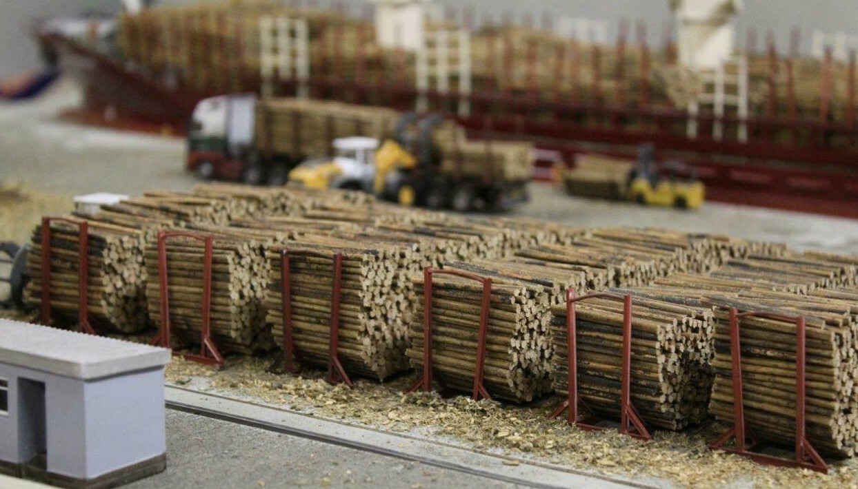 BULKSCENE - LOG STANCHION FRAMES - RED OXIDE - OO GAUGE 1/76 - PACK OF ...