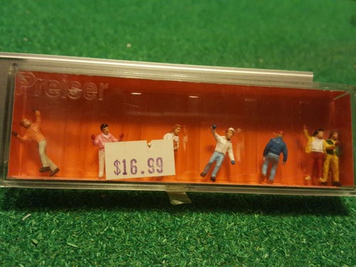 HO Scale Circus 10183/183 7 People Standing | eBay