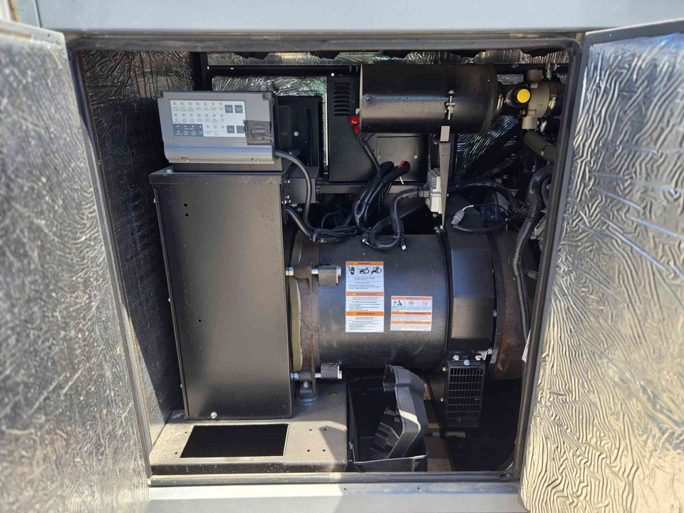 35KW Generac Generator 5.4L Ford LP Nat Gas 240V 1Ph. '16-'17 under ...
