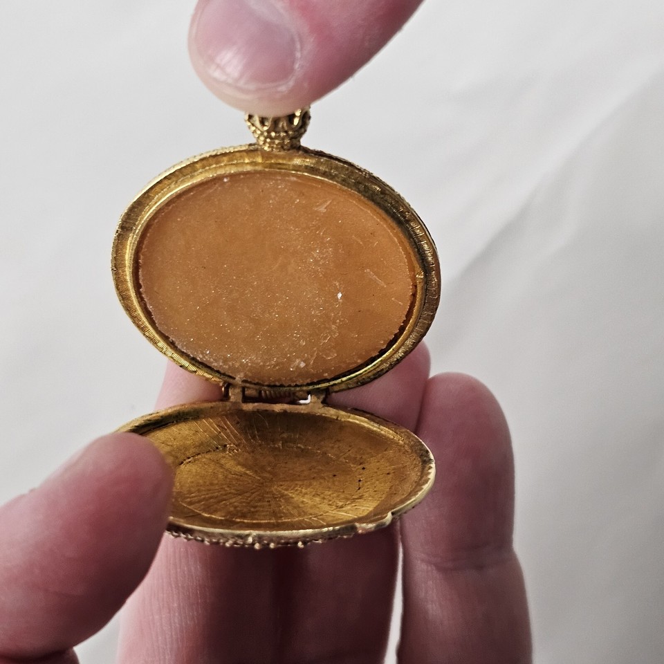 Vintage Victorian Engraved Solid Perfume Case Spring Hinged Round ...