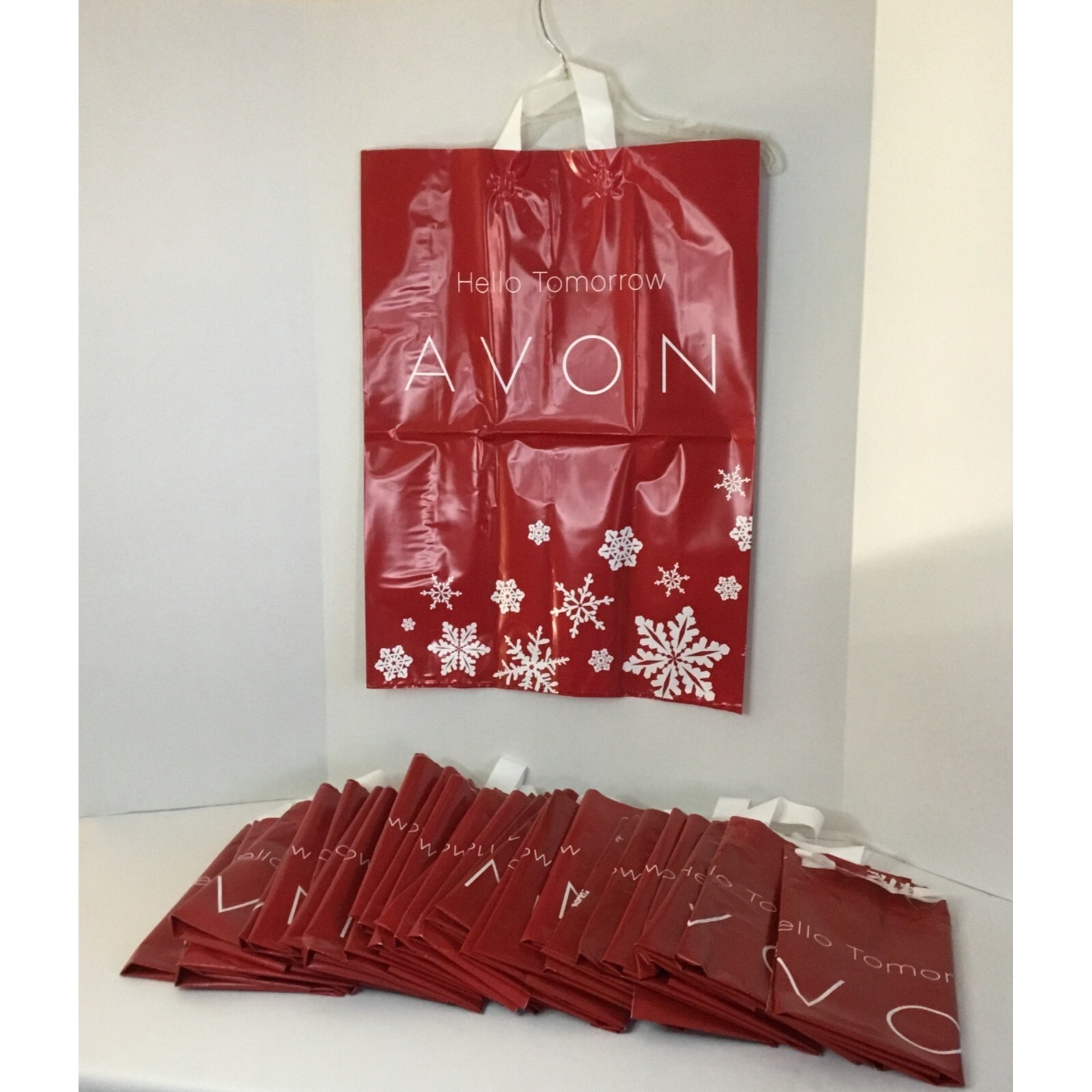 New 31 Plastic Avon Hello Tomorrow Winter Gift Bags with Handles 34" x ...