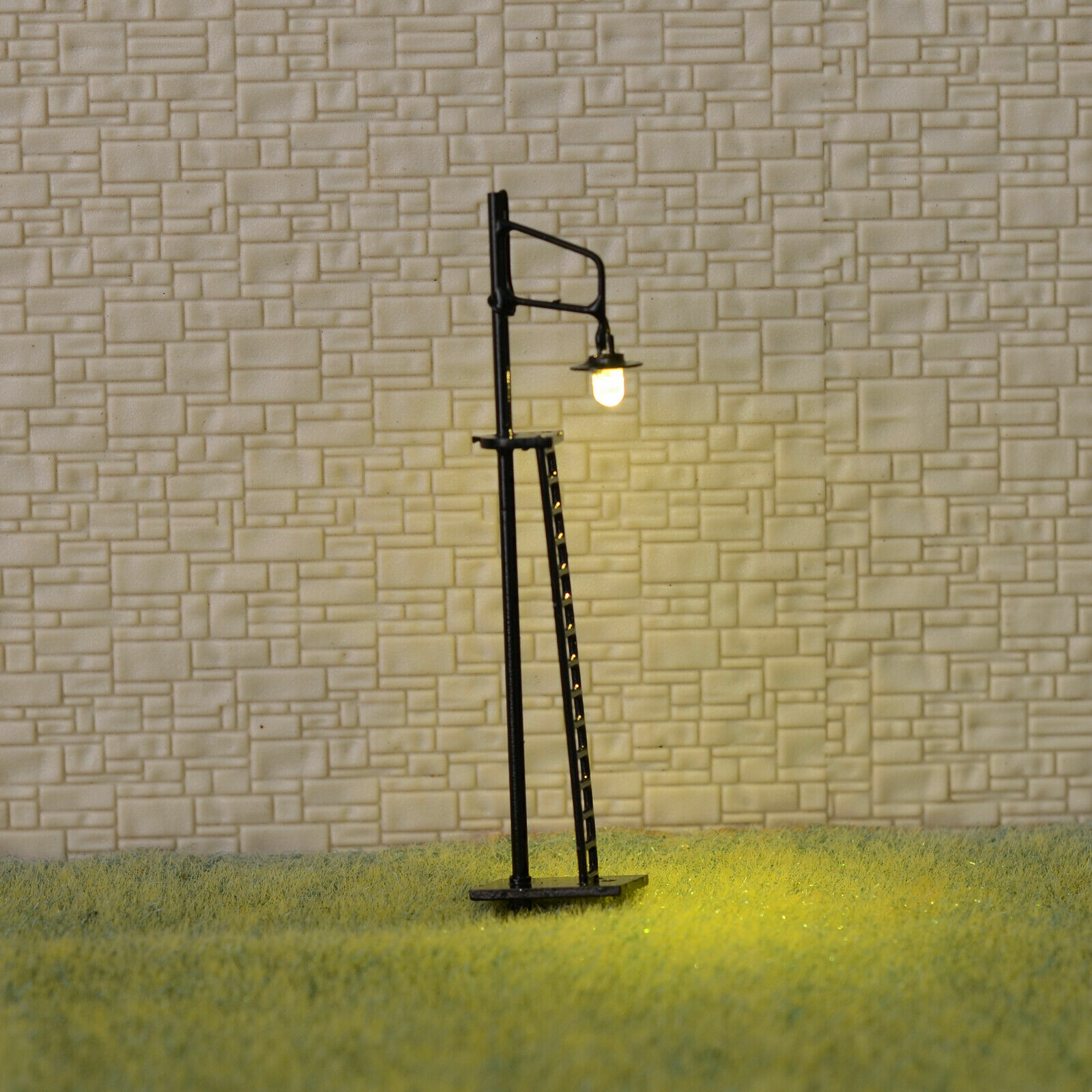 2 x N scale model yard lights lampposts LED road Lamp + free resistors ...