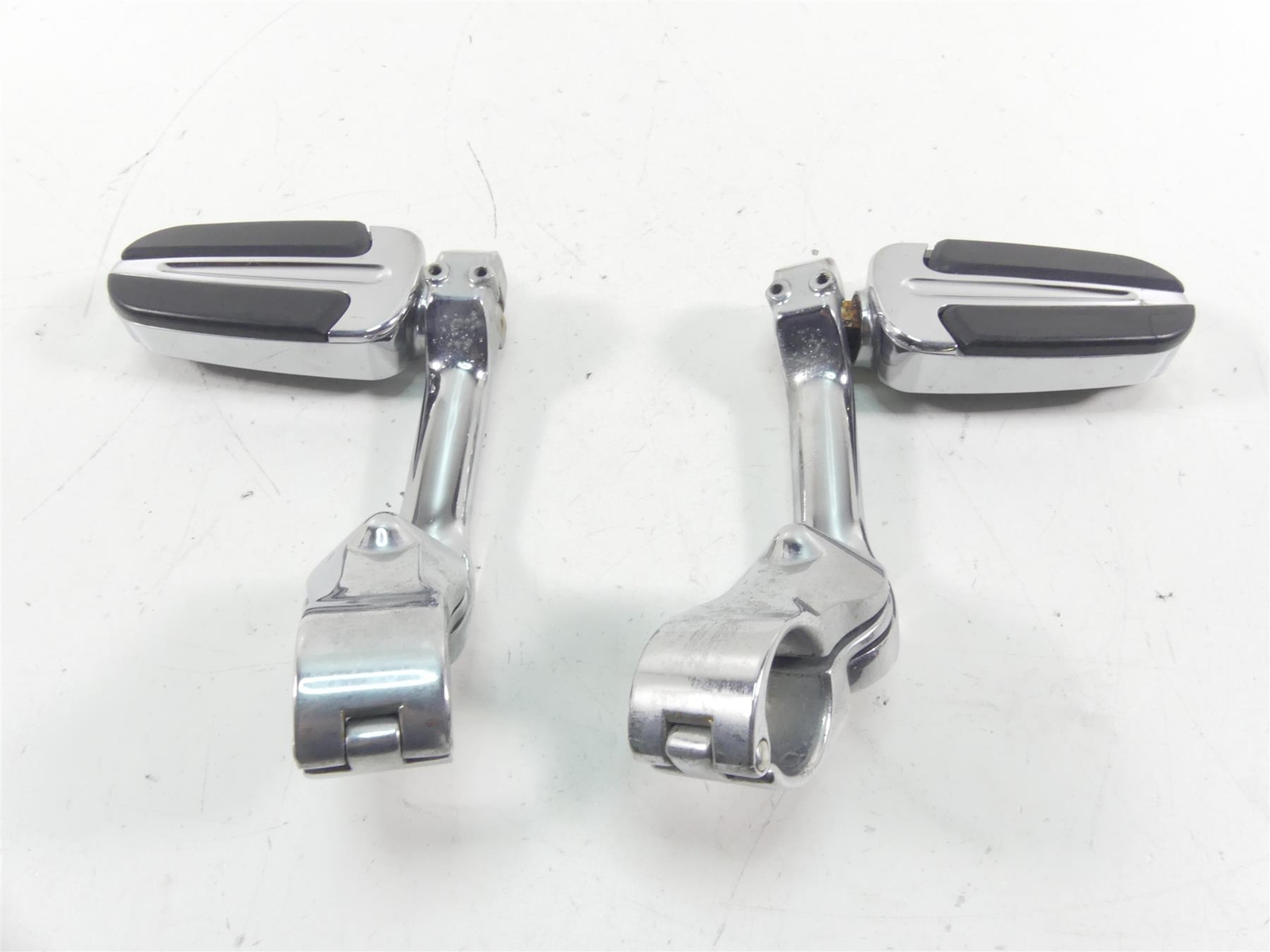 2013 Harley Touring FLHTK Electra Glide Highway Foot Pegs + 5" Mount ...