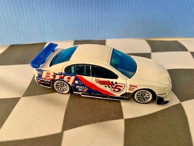 Hot Wheels 2001 Victory Lane 5-Pack Holden SS Commodore (VT) WHITE LW ...