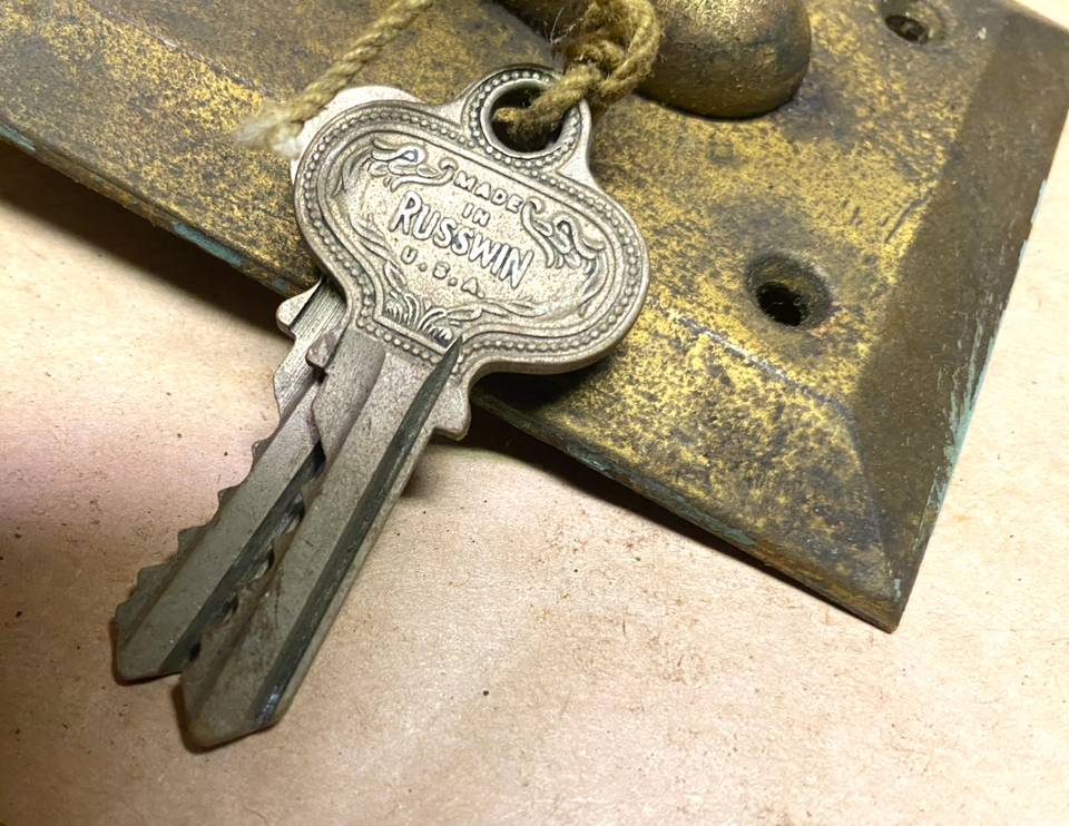 A Brass Thumb Latch Door Pull / Handle w/ Lock & Key - 14" Long | eBay