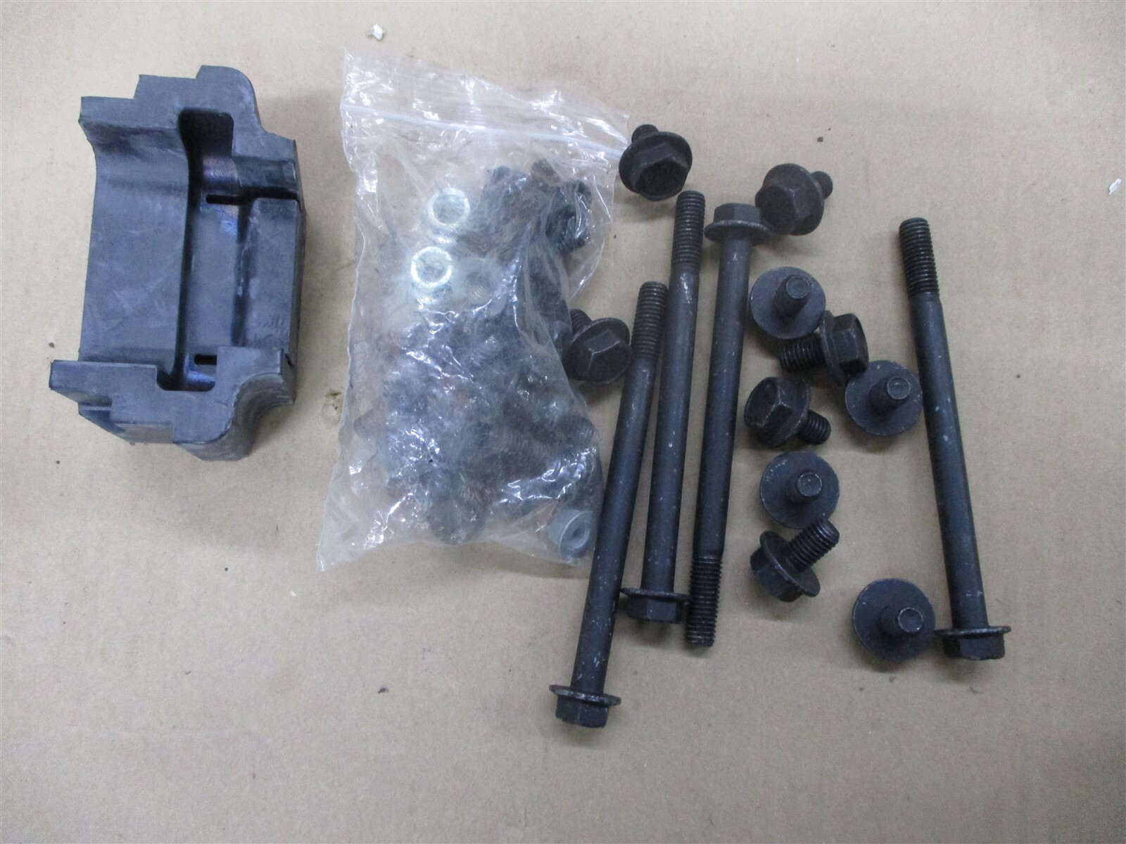 2513228C91 NEW OEM INTERNATIONAL RADIATOR MOUNTING BRACKET/HARDWARE KIT ...