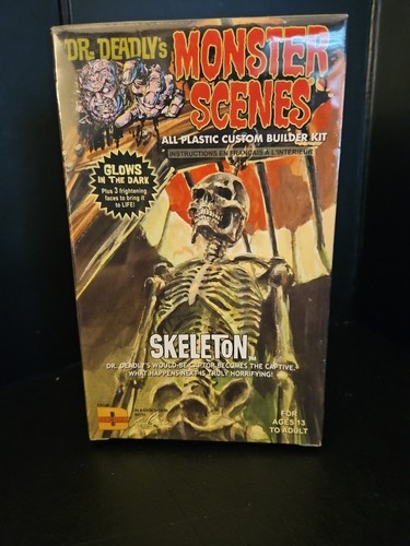 MIB 2011 DR. DEADLY'S MONSTER SCENES GLOW IN THE DARK SKELETON MODEL ...