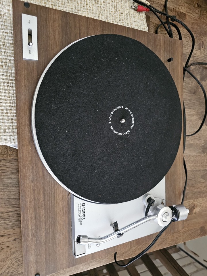 For Parts AS-IS : YAMAHA (YP-211) RECORD PLAYER TURNTABLE READ ...