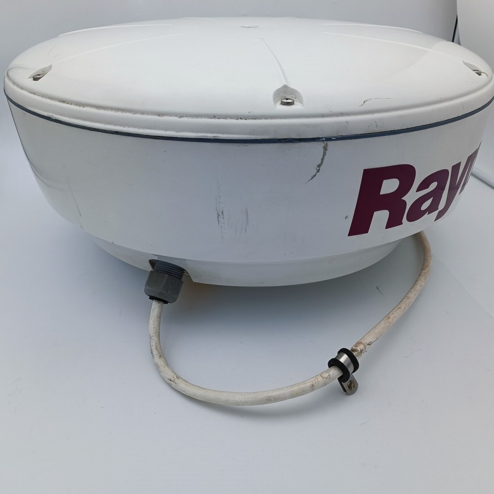 Raymarine RD218 2kW 18" Radome Radar Scanner Dome E52065 C70 C80 C120 ...