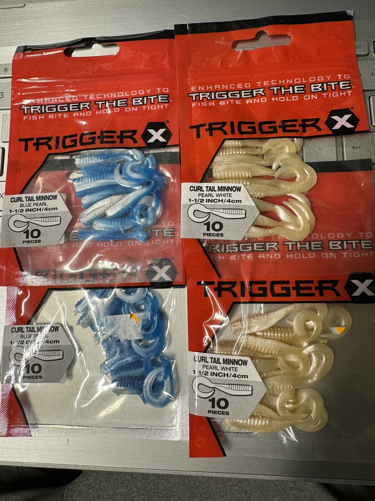 Lot of 4: TRIGGER X CURL TAIL MINNOW 1.5 inch - Pearl White / Blue ...