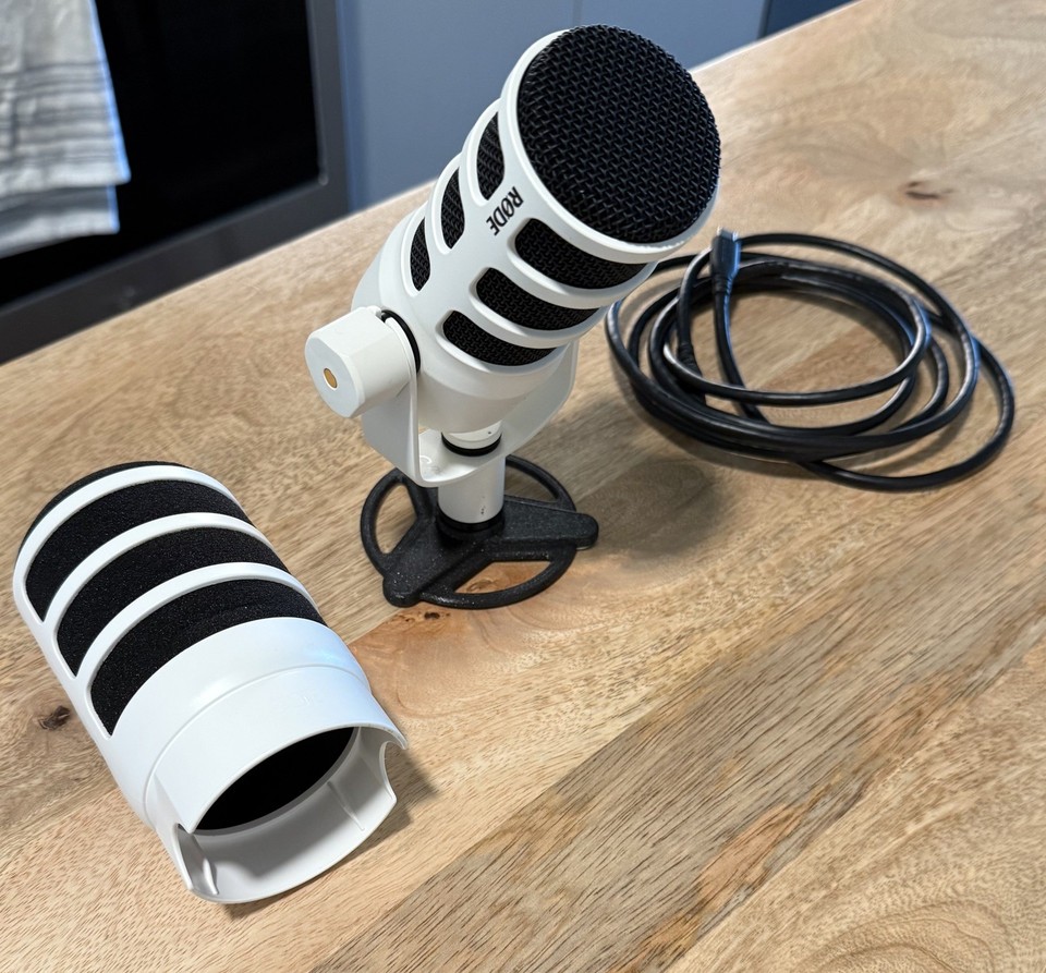 Rode PodMic USB & XLR Dynamic Podcasting Microphone White w/ Pop Filter ...