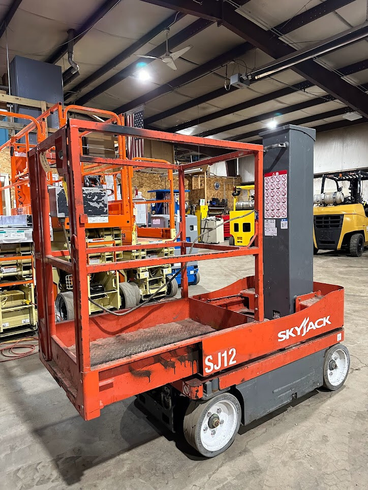 2017 SKYJACK SJ12 COMPACT PERSONNEL DRIVEABLE MANLIFT VERTICAL MAST ...
