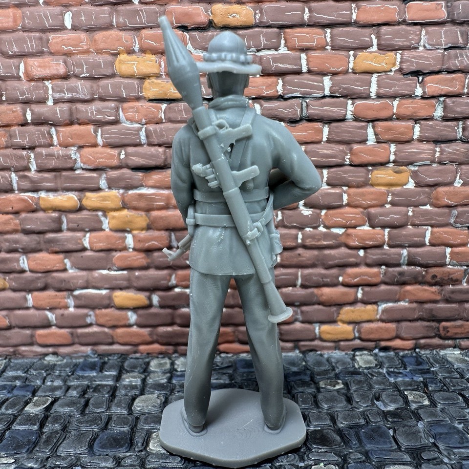 Vietnam War NVA Viet Cong Slung RPG Soldier Military Resin 1/32 Scale ...