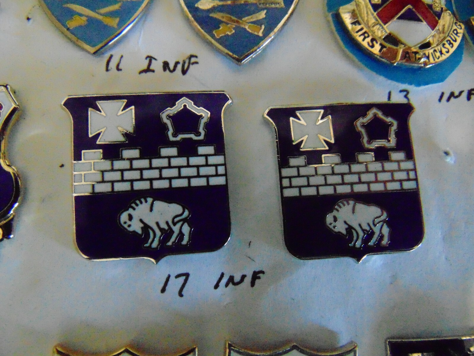 MILITARY INSIGNIA CREST DUI SET OF 2 17TH INFANTRY | eBay