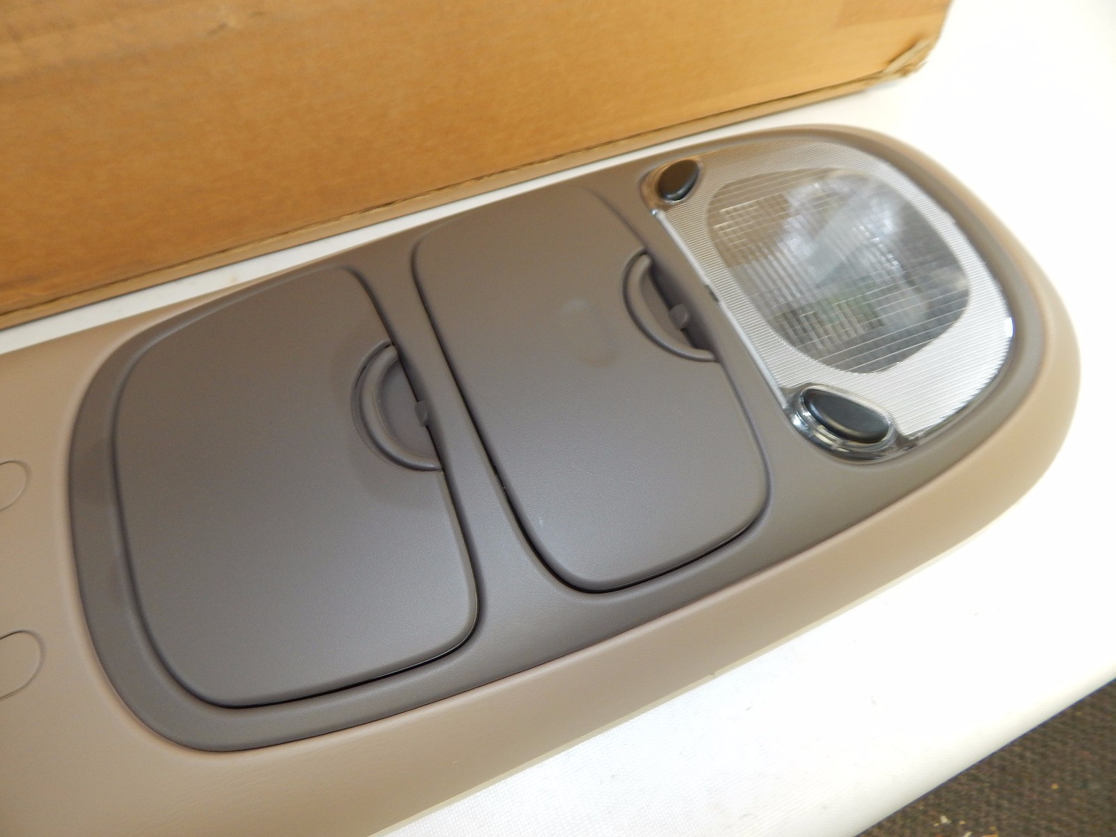 1999 Ford Expedition Overhead Console Sunglass Holder Temperature Light ...