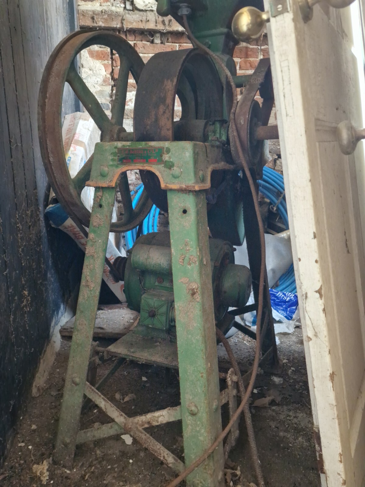 BENTALL GRAIN ROLLER ANIMAL FEED MILL HORSES SMALL HOLDING CALFS PIGS ...