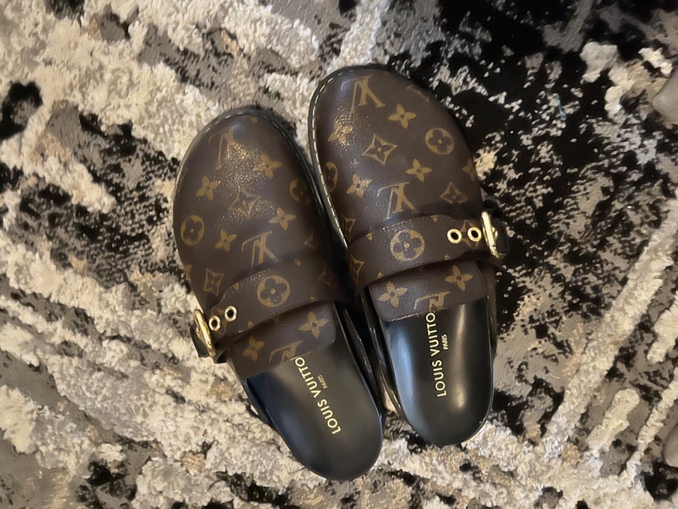 Louis Vuitton Cosy Flat Clog EU 38 US 8 brown LV Monogram Leather Mule ...