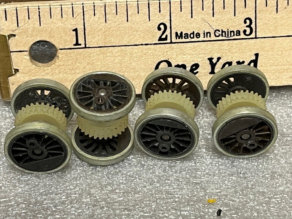 VINTAGE HO STEAM ENGINE WHEEL AXLES WITH PLASTIC GEAR | eBay