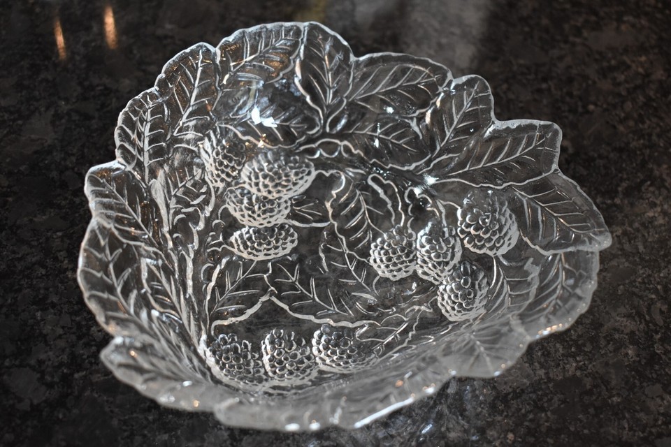 Vintage Pressed Glass Berry Bowl–Blackberry & Leaf Pattern–Decorative Clear Dish | eBay