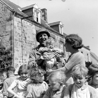 WW2 WWII Photo World War Two US Troops Scenes from Avranches Normandy ...