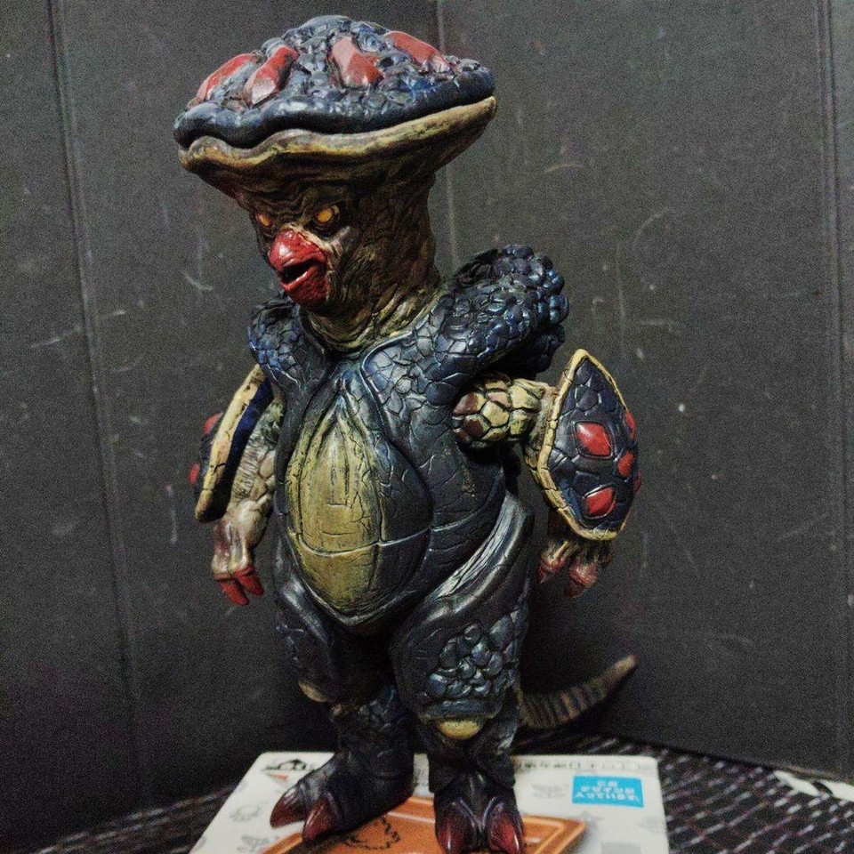 Bandai Ultraman Kaiju Sofubi Mazargus Vintage Figure Real Paint 17cm ...