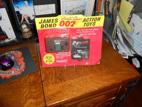 1965 GILBERT JAMES BOND 007 GUN CASE/"M"s DESK ACTION TOYS BRAND NEW ...
