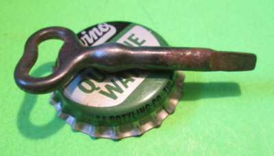 VINTAGE ODD LOOKING SEWING MACHINE SKELETON KEY HAS 3 SIDES MORE KEYS ...