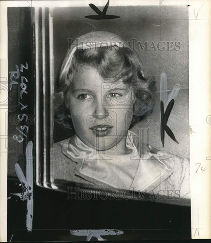 1959 Press Photo Princess Anne in a car at a railroad station in London ...