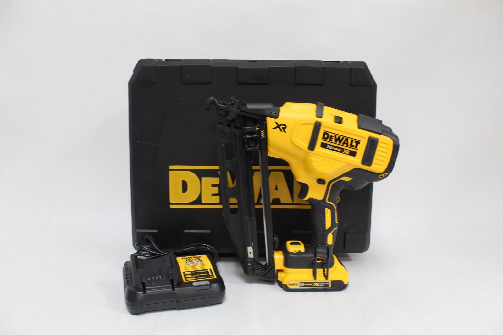 DEWALT DCN660 20V Max XR 16 Gauge Angled Finish Nailer Kit w/ Battery ...