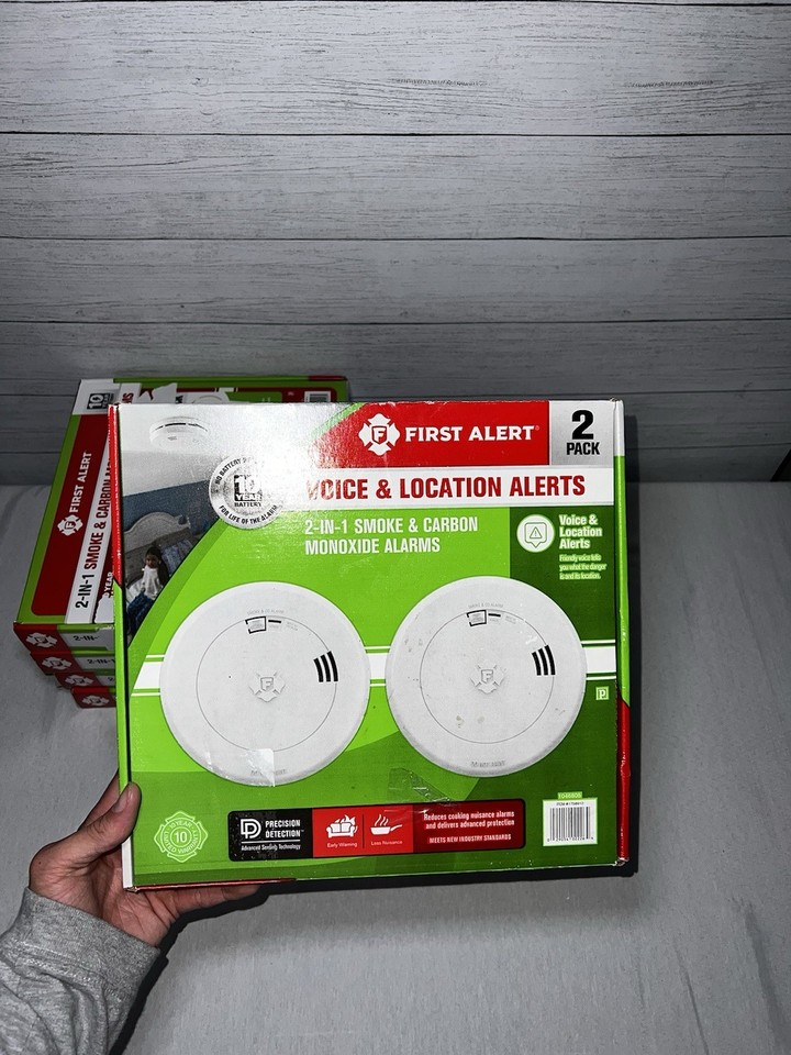 First Alert Voice & Location Alerts 2-in-1 Smoke & Carbon Monoxide ...