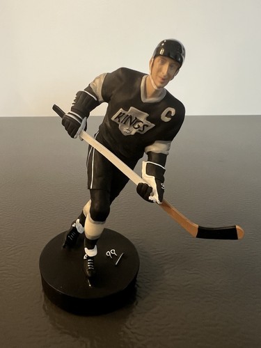 Wayne Gretzky Gartlan USA Figurine - Limited Edition #6,110 of 10,000 ...
