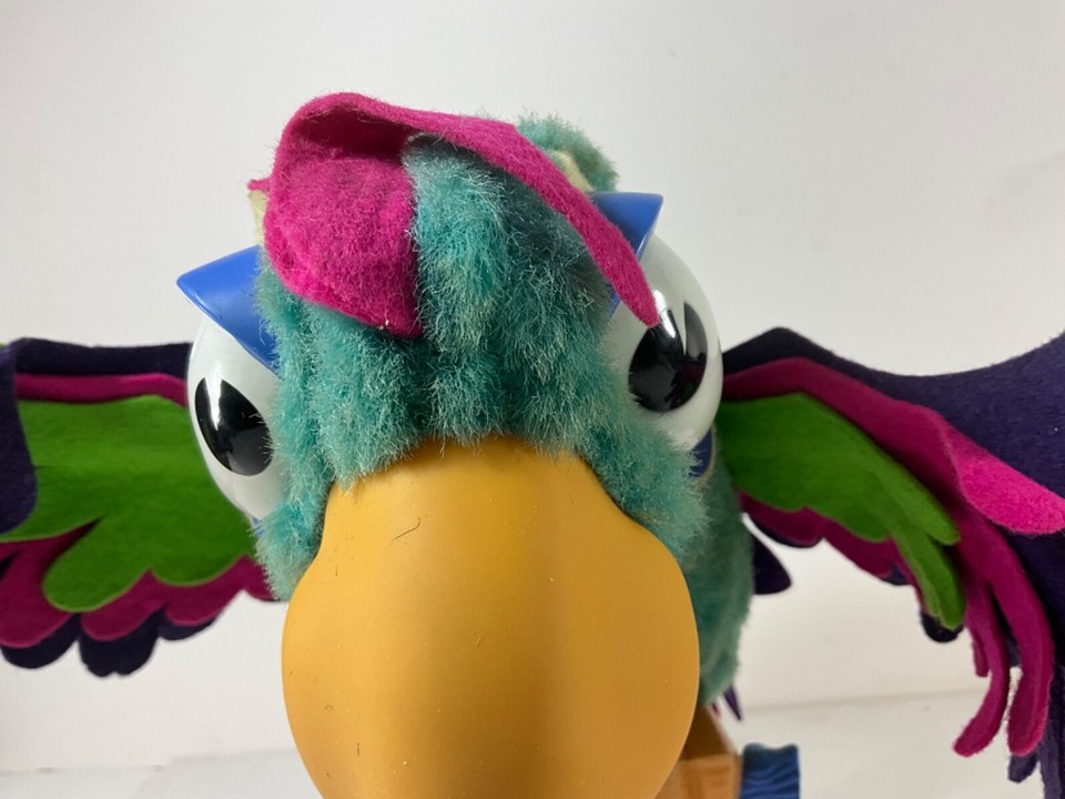 VINTAGE 1964 MATTEL CRACKER THE PARROT W/PERCH ANIMAL YACKER TALKING ...