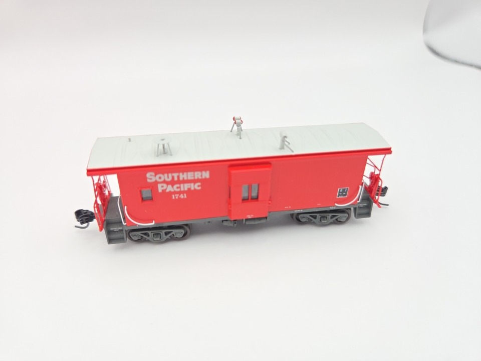 Athearn N Scale SP 23217 And 23215 Red Bay Window Caboose Lot Of 2 | eBay