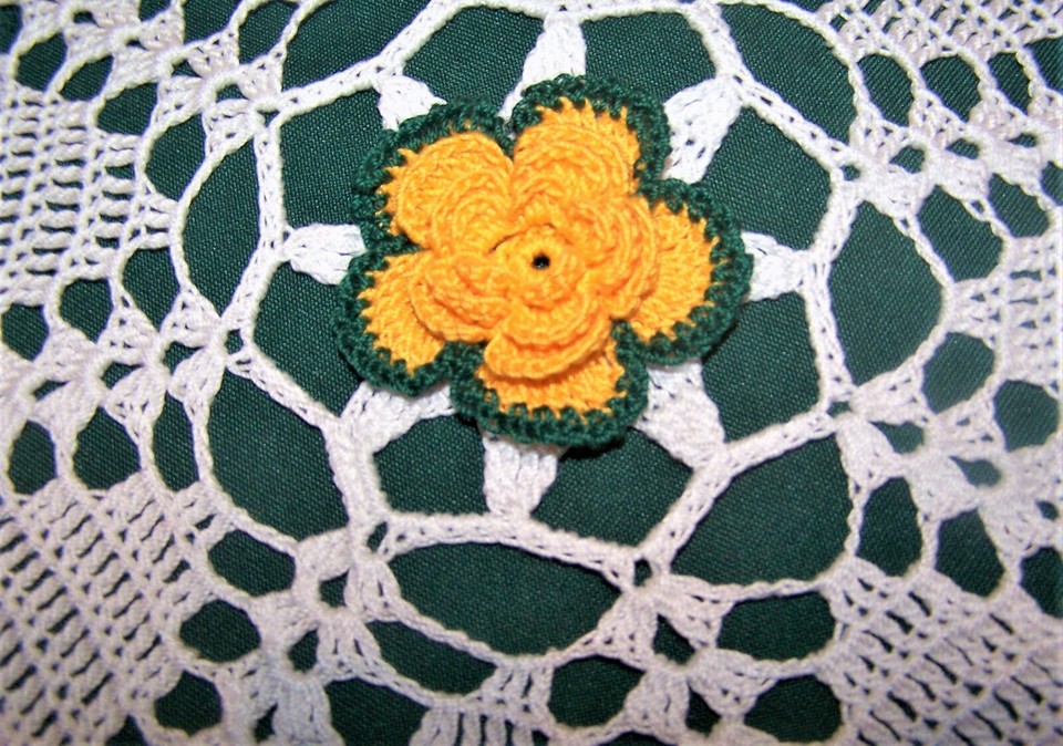 YELLOW ROSES DOILY HAND-CROCHETED NEW 18 " WHITE WITH YELLOW ROSES | eBay