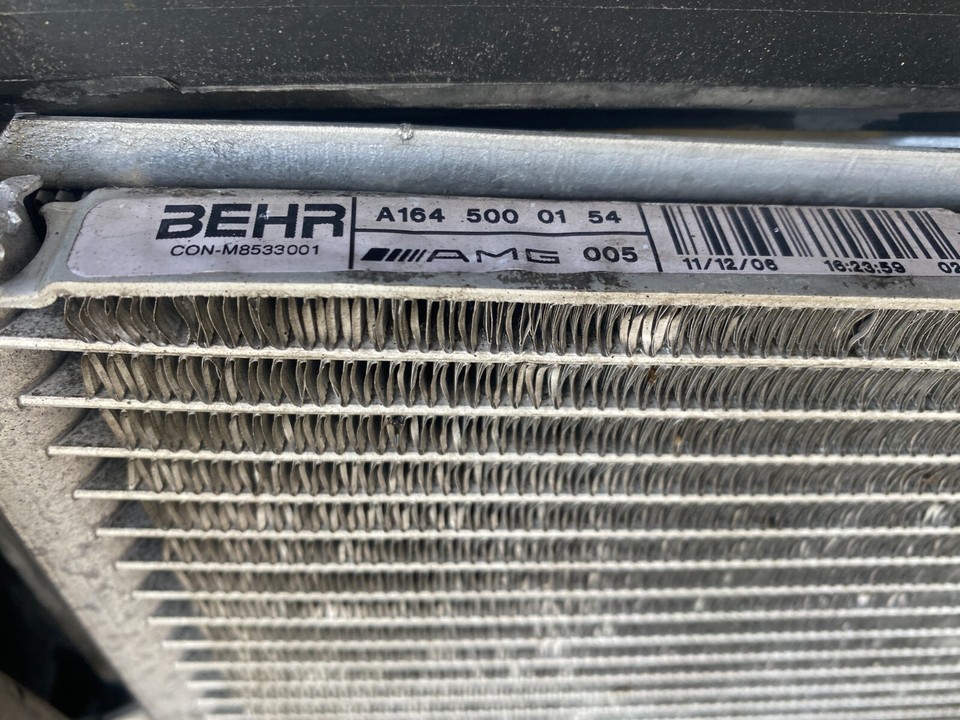 07 Mercedes Benz AMG ML63 W614 OEM Radiatore A/C Condensatore Cooling ...