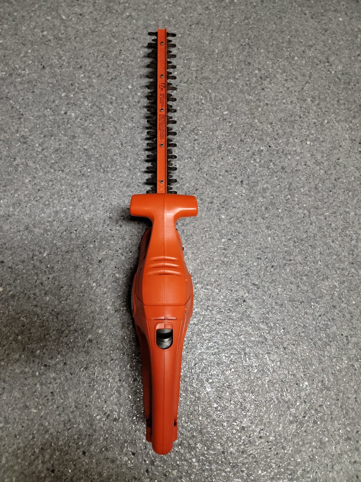 BLACK+DECKER 17 inch Hedge Trimmer TR117 Corded Electric for sale ...