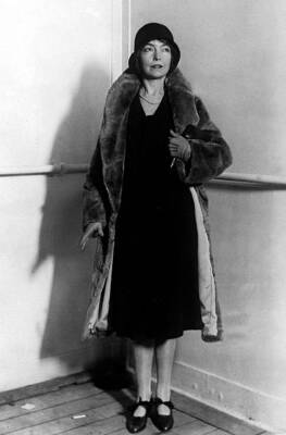 Film actress Miss Lilian Gish wearing a black dress 1930 OLD PHOTO | eBay