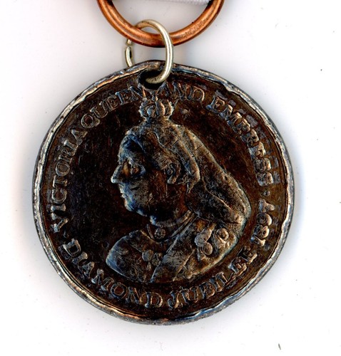 Queen Victoria Diamond Jubilee medal medallion Horsham white metal #25 ...