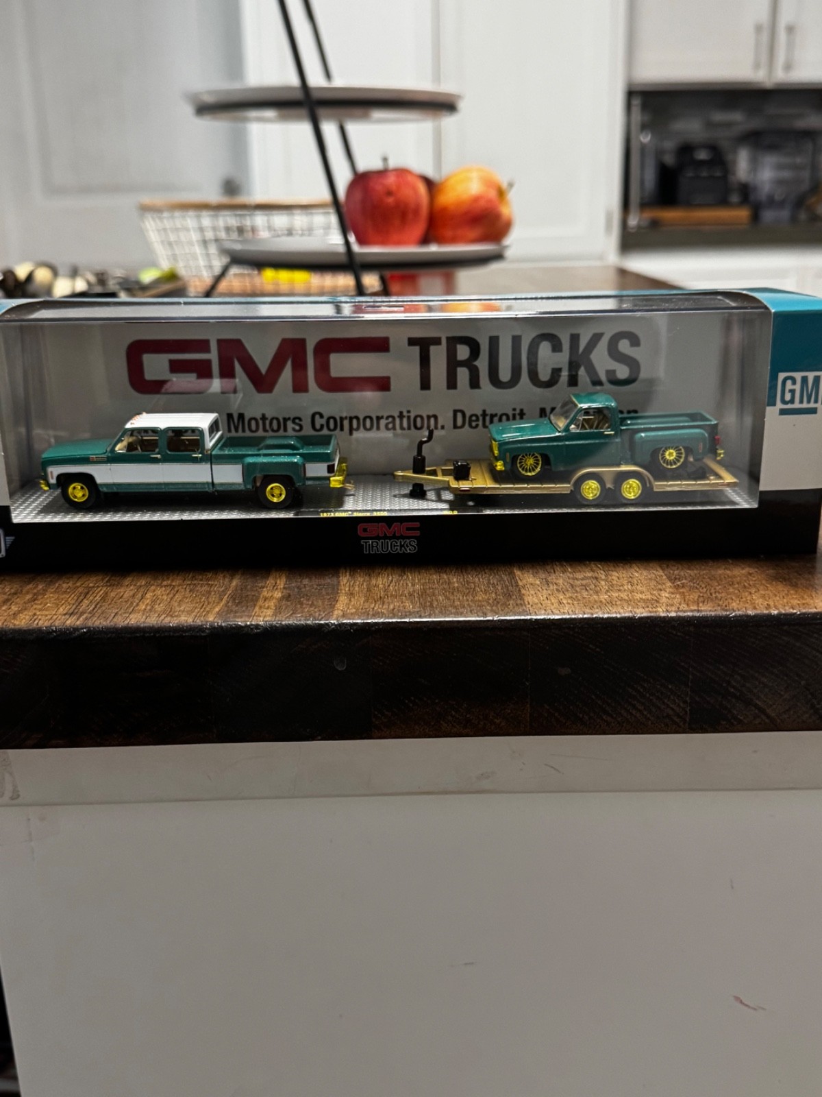 M2 73 GMC dually & 75 Sierra Side Step Auto Hauler 36000-88 1/64 CHASE ...