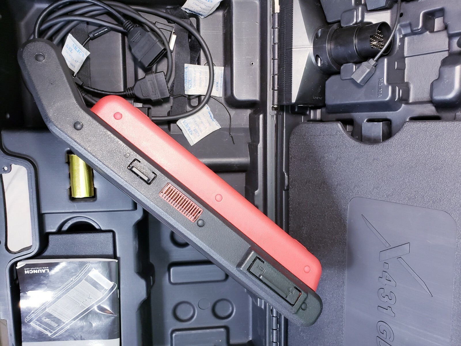 LAUNCH TECH X431 GDS. Auto Diagnostics Scanner with Case / Accessories ...