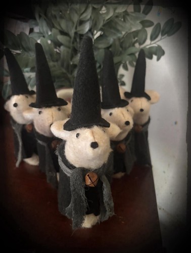 primitive farmhouse Halloween witch mouse doll mice black hat decor ...