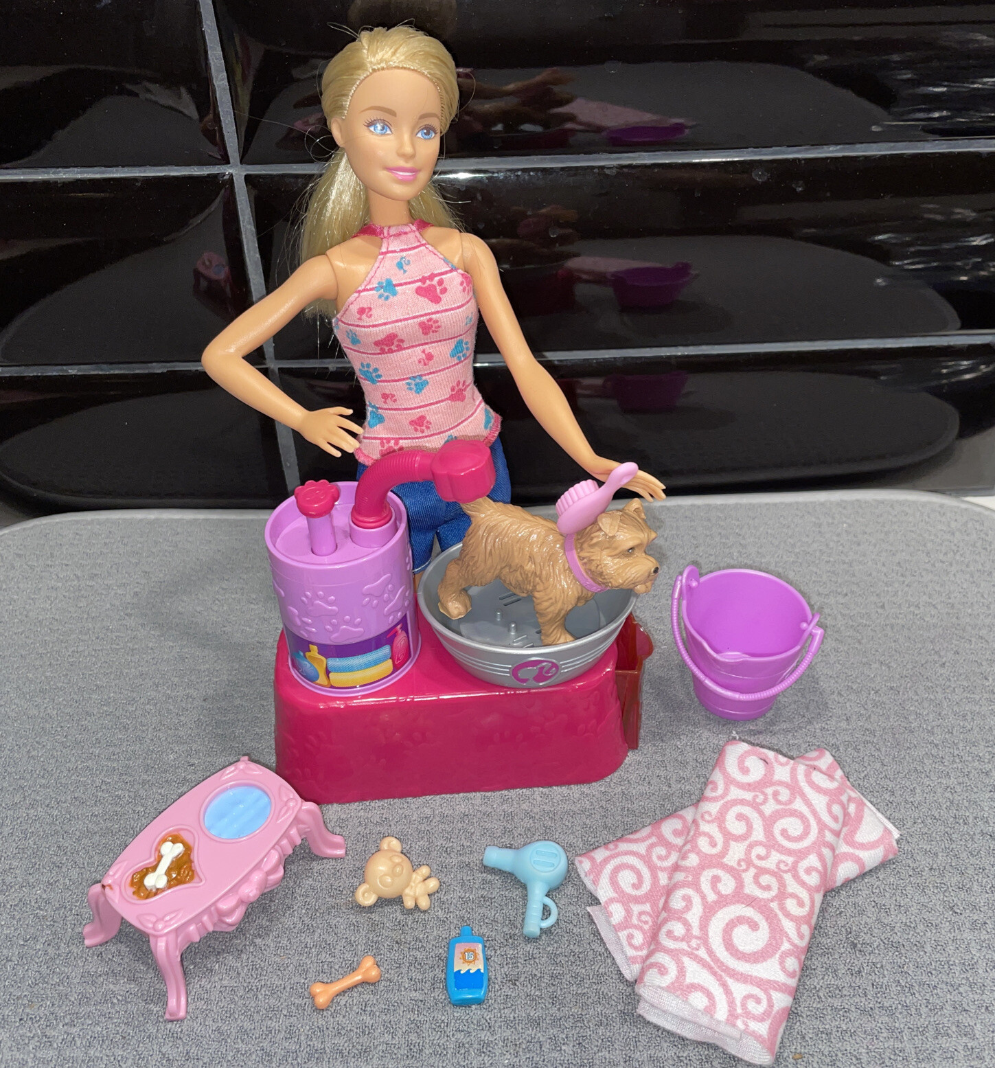 2011 Barbie Suds 'n Hugs Set 12-Pc Lot - Doll Dog Bathtub Brush Bucket ...