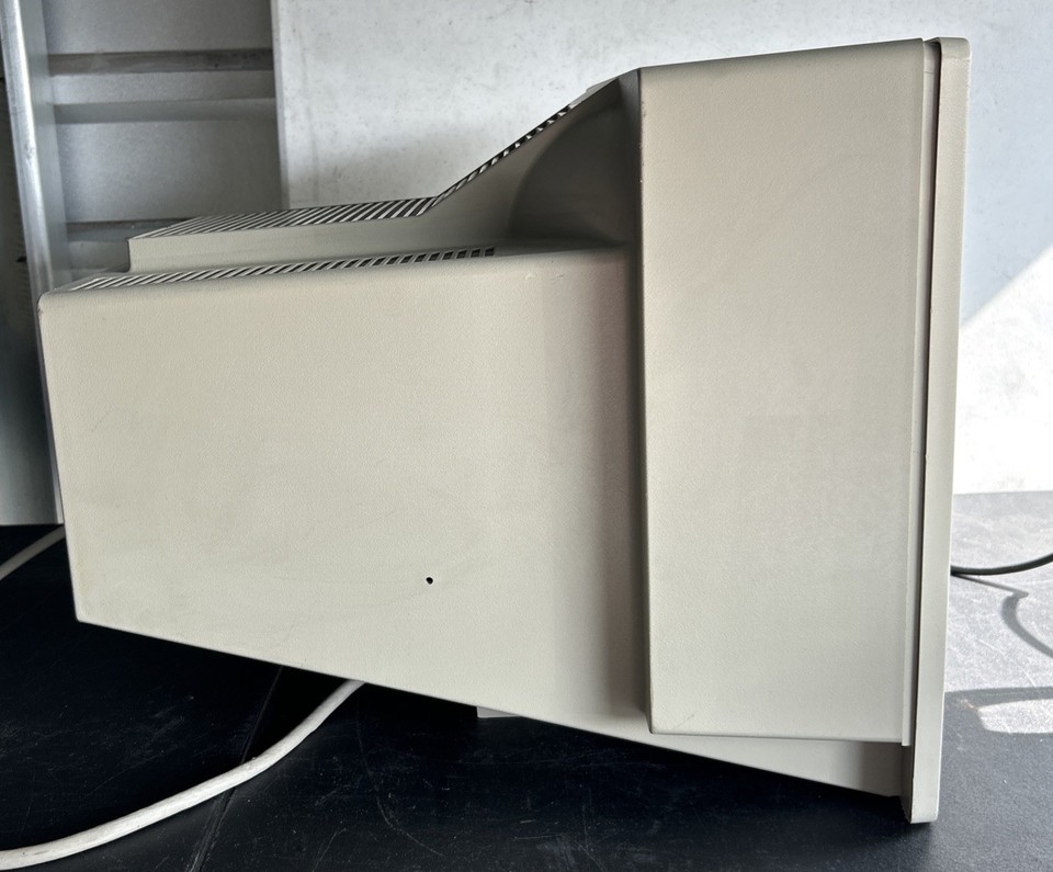 IBM MODEL 6324-001 14" COLOR BEIGE MONITOR VGA BNC VINTAGE/NO WORK/NO ...
